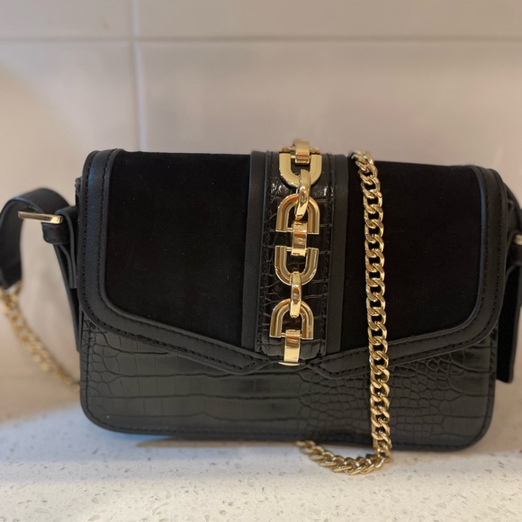 Topshop | Bags | Topshop Black Crossbody Bag With Gold Chain | Poshmark